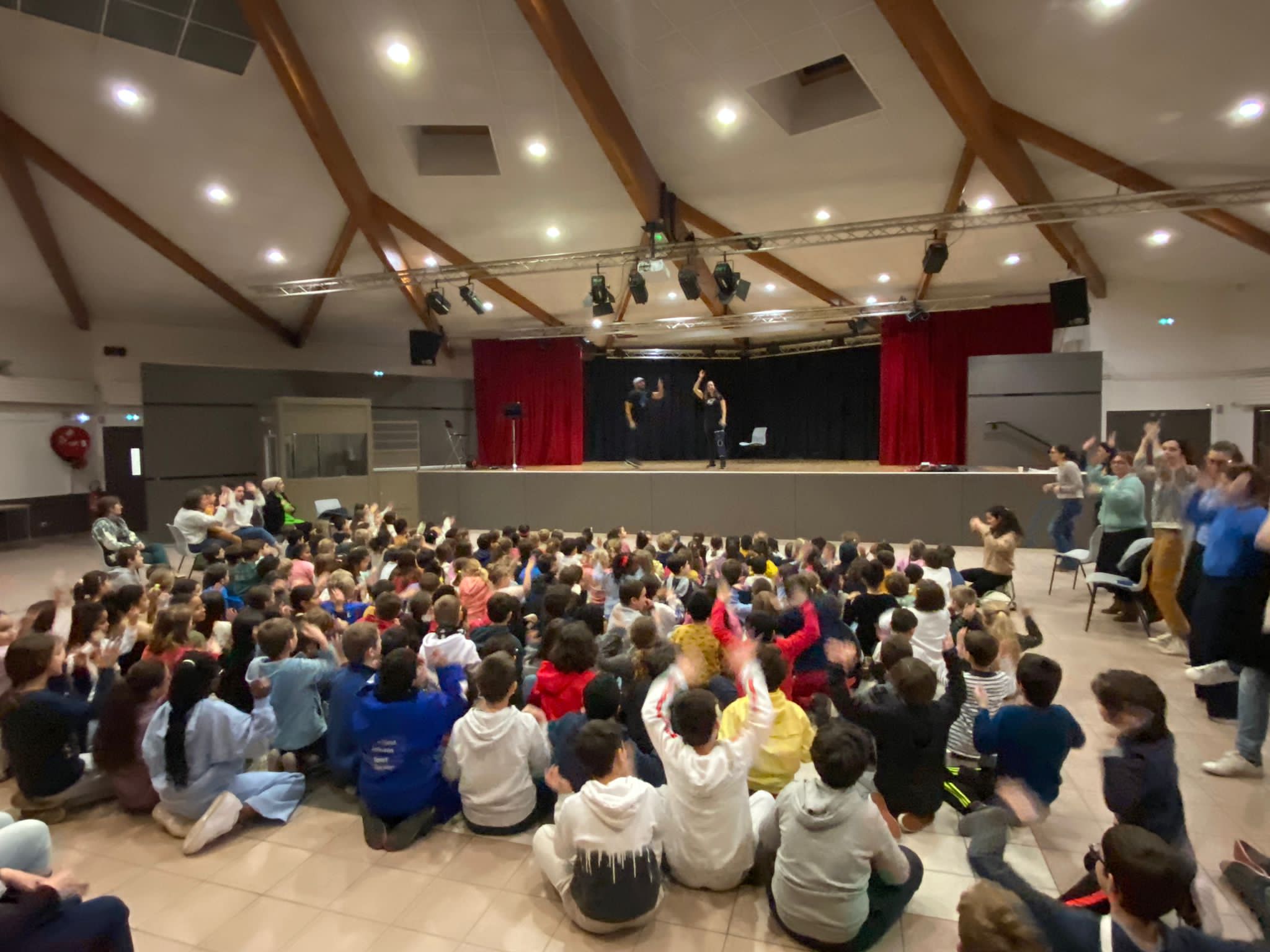Spectacle en langue des signes – Ecole Notre-Dame du Confluent
